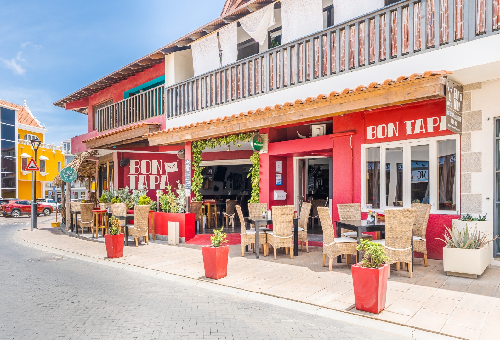 Bon Tapa BV - Restaurant te koop. Prijs $350.000